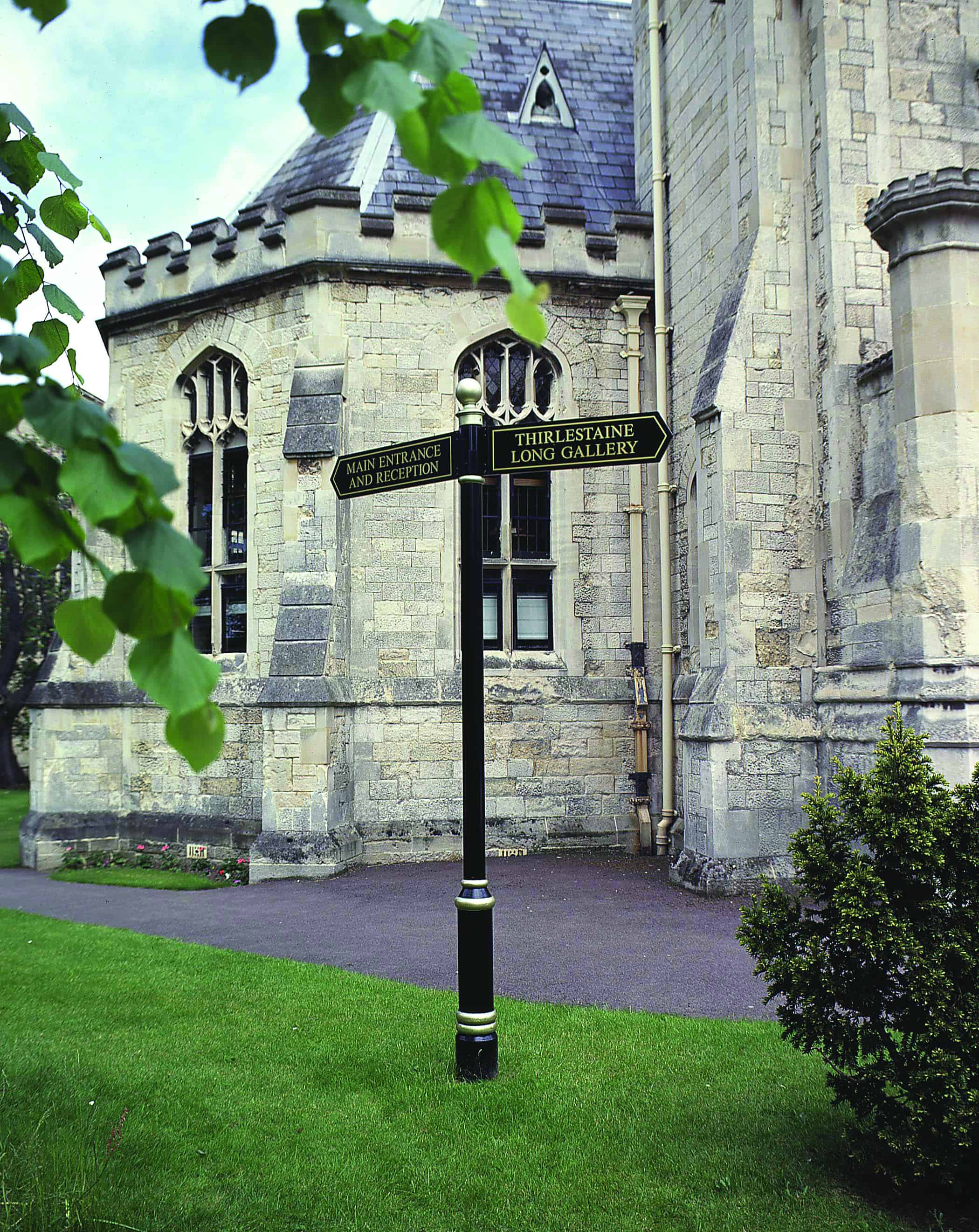 Classic Fingerpost Sign – bhma